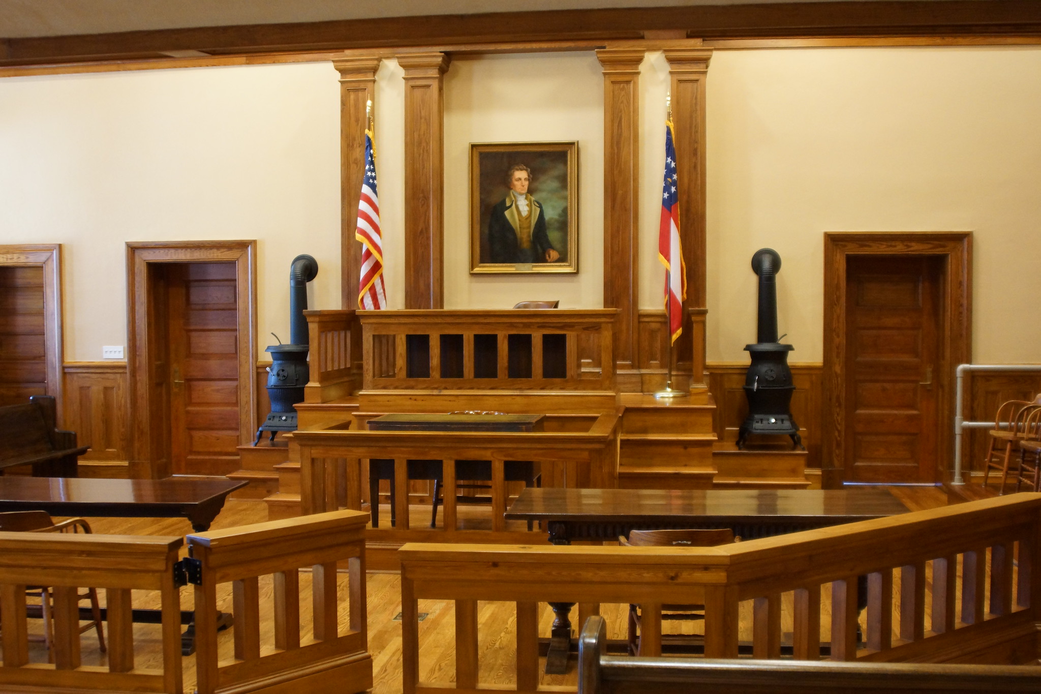What Is a Bench Trial? Jury Trial vs. Bench Trial - Felonies.org